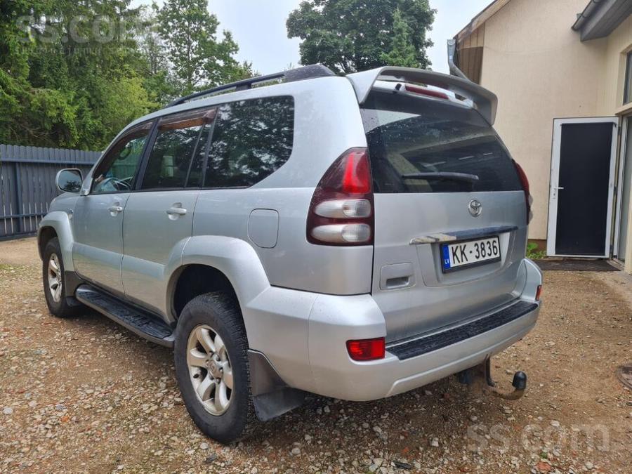 Pelēks Toyota Land Cruiser 2006 Cēsis, ar dzinēja tilpumu 3.00 L un nobraukumu 355 tūkst. km par 9800 €, foto 4 vietnē AUTOMOTO.COM.LV