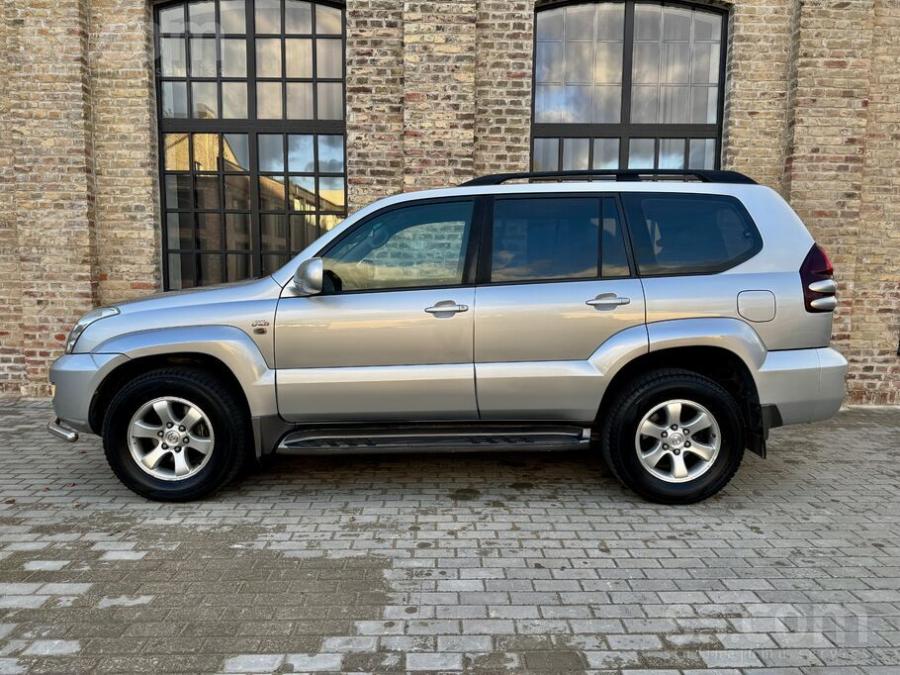 Pelēks Toyota Land Cruiser 2006 Rīga, ar dzinēja tilpumu 3.00 L un nobraukumu 182 tūkst. km par 12900 €, foto 6 vietnē AUTOMOTO.COM.LV