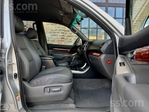 Pelēks Toyota Land Cruiser 2006 Rīga, ar dzinēja tilpumu 3.00 L un nobraukumu 182 tūkst. km par 12900 €, foto 14 vietnē AUTOMOTO.COM.LV