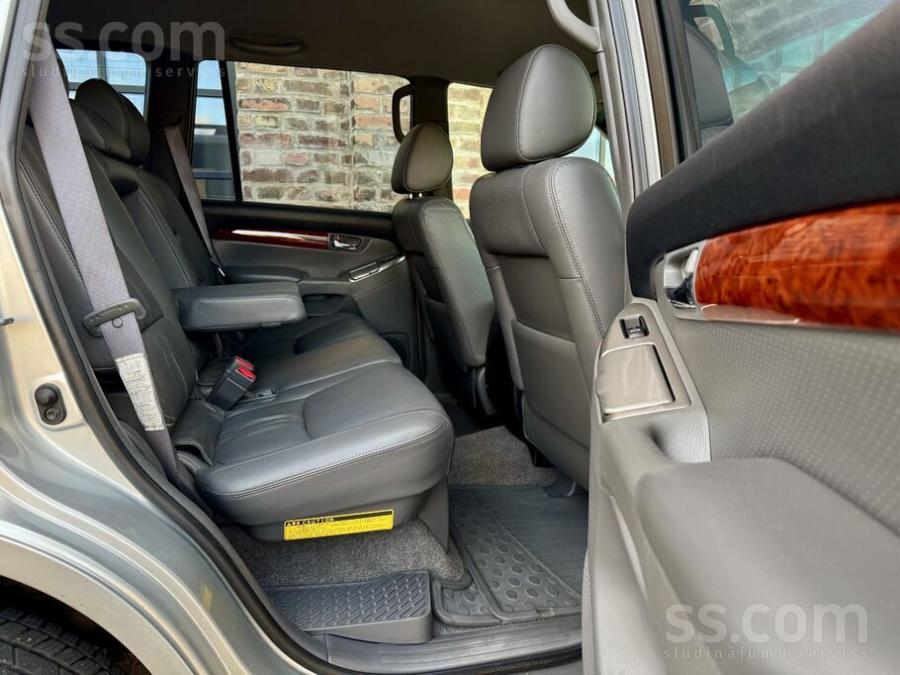 Pelēks Toyota Land Cruiser 2006 Rīga, ar dzinēja tilpumu 3.00 L un nobraukumu 182 tūkst. km par 12900 €, foto 15 vietnē AUTOMOTO.COM.LV