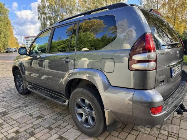 Pelēks Toyota Land Cruiser 2007 Rīga, ar dzinēja tilpumu 3.00 L un nobraukumu 365 tūkst. km par 12200 €, foto 2 vietnē AUTOMOTO.COM.LV