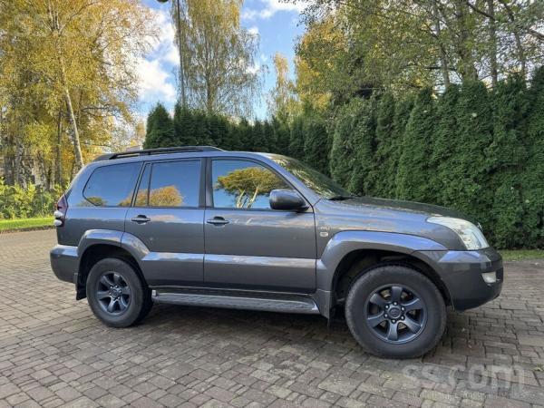 Pelēks Toyota Land Cruiser 2007 Rīga, ar dzinēja tilpumu 3.00 L un nobraukumu 365 tūkst. km par 12200 €, foto 5 vietnē AUTOMOTO.COM.LV