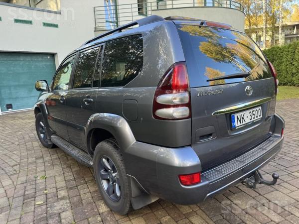 Pelēks Toyota Land Cruiser 2007 Rīga, ar dzinēja tilpumu 3.00 L un nobraukumu 365 tūkst. km par 12200 €, foto 9 vietnē AUTOMOTO.COM.LV