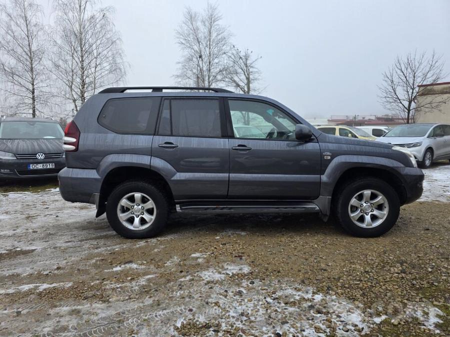 Grey Toyota Land Cruiser 2007 in Rezekne, with an engine capacity of 3.00 L and mileage of 0 thousand km for 9900 €, photo 2 on AUTOMOTO.COM.LV