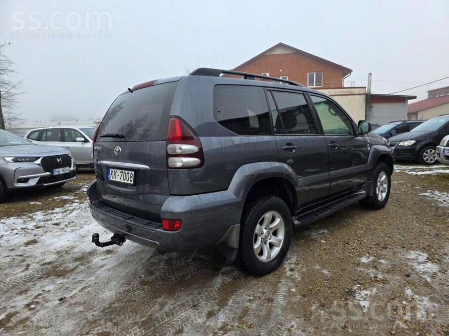 Grey Toyota Land Cruiser 2007 in Rezekne, with an engine capacity of 3.00 L and mileage of 0 thousand km for 9900 €, photo 5 on AUTOMOTO.COM.LV