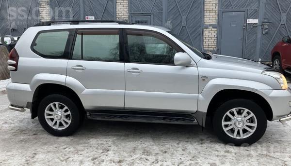 Pelēks Toyota Land Cruiser 2007 Rīga, ar dzinēja tilpumu 3.00 L un nobraukumu 307 tūkst. km par 8490 €, foto 1 vietnē AUTOMOTO.COM.LV