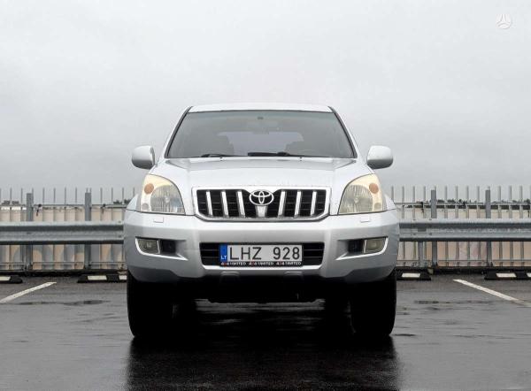 Pelēks Toyota Land Cruiser 2007 Viļņa, ar dzinēja tilpumu 2.98 L un nobraukumu 283 tūkst. km par 11298 €, foto 2 vietnē AUTOMOTO.COM.LV