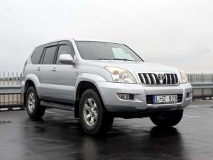 Pelēks Toyota Land Cruiser 2007 Viļņa, ar dzinēja tilpumu 2.98 L un nobraukumu 283 tūkst. km par 11298 €, foto 3 vietnē AUTOMOTO.COM.LV