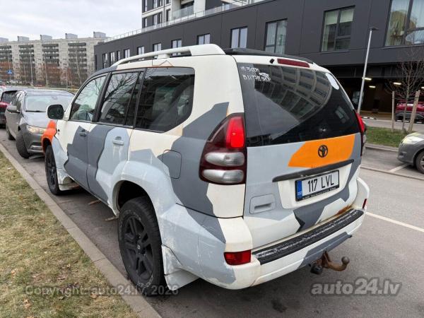 Grey Toyota Land Cruiser 2007 in Tallinn, with an engine capacity of 3.00 L and mileage of 427 thousand km for 5999 €, photo 2 on AUTOMOTO.COM.LV