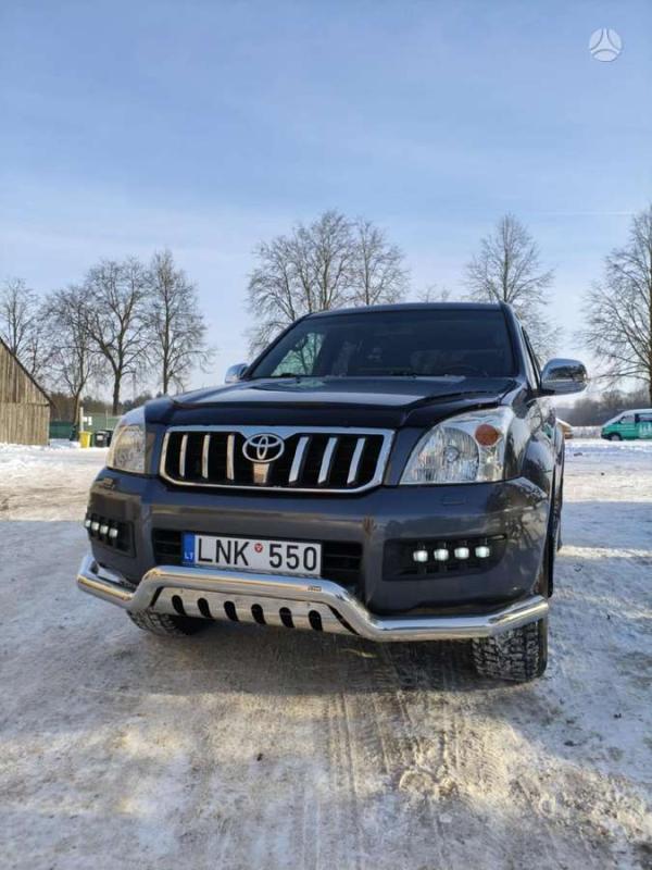Pelēks Toyota Land Cruiser 2007 Jurbarkas, ar dzinēja tilpumu 2.98 L un nobraukumu 200 tūkst. km par 13900 €, foto 1 vietnē AUTOMOTO.COM.LV