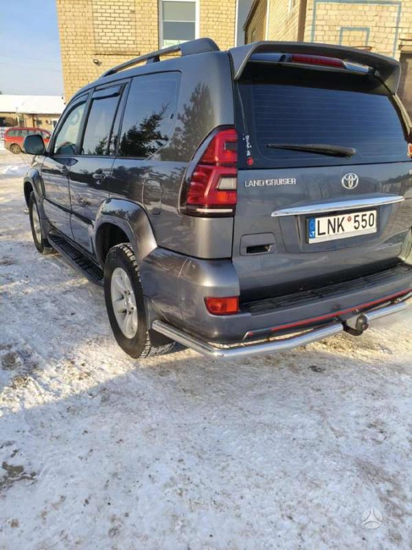 Pelēks Toyota Land Cruiser 2007 Jurbarkas, ar dzinēja tilpumu 2.98 L un nobraukumu 200 tūkst. km par 13900 €, foto 5 vietnē AUTOMOTO.COM.LV