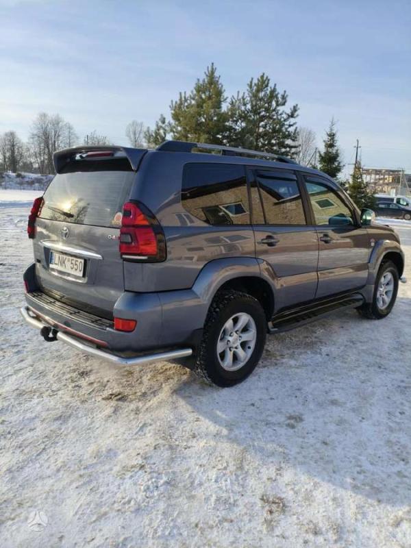Pelēks Toyota Land Cruiser 2007 Jurbarkas, ar dzinēja tilpumu 2.98 L un nobraukumu 200 tūkst. km par 13900 €, foto 8 vietnē AUTOMOTO.COM.LV