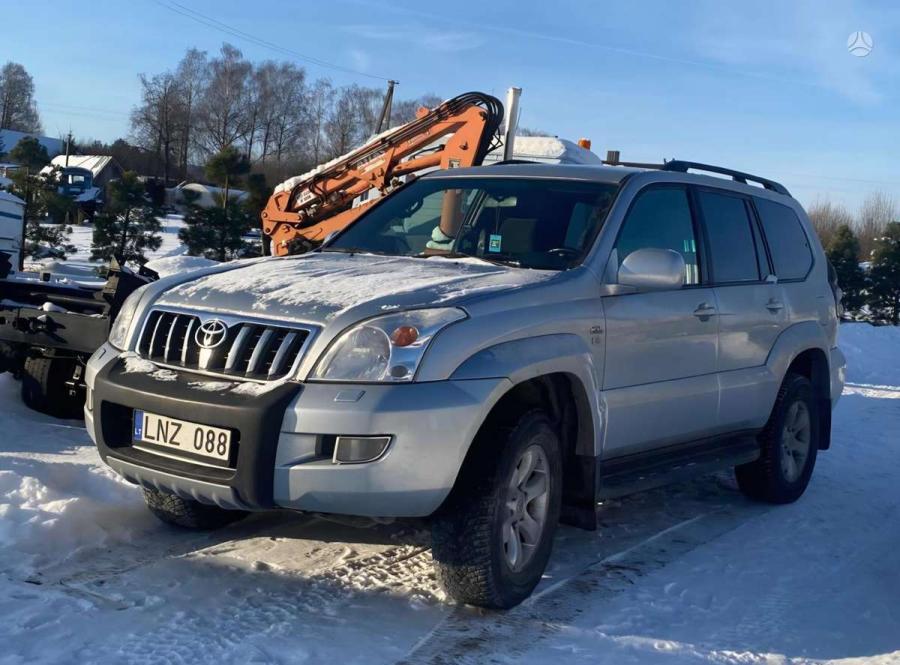 Pelēks Toyota Land Cruiser 2007 Kauņa, ar dzinēja tilpumu 2.98 L un nobraukumu 391 tūkst. km par 8300 €, foto 2 vietnē AUTOMOTO.COM.LV