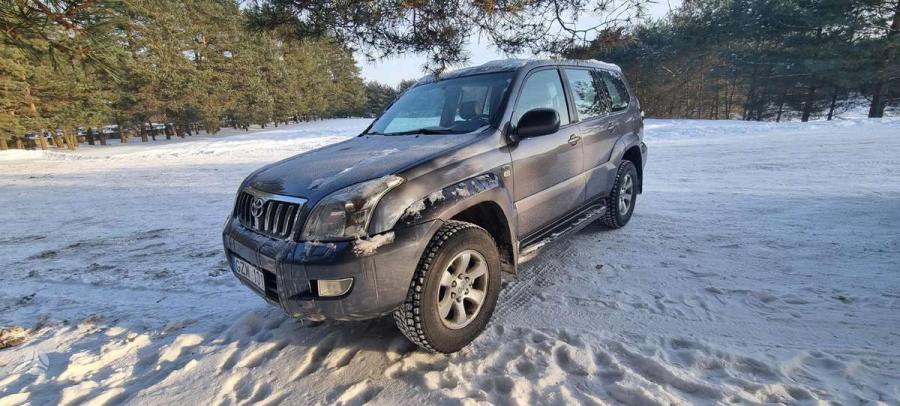 Pelēks Toyota Land Cruiser 2007 Panevēža, ar dzinēja tilpumu 2.98 L un nobraukumu 396 tūkst. km par 10900 €, foto 1 vietnē AUTOMOTO.COM.LV