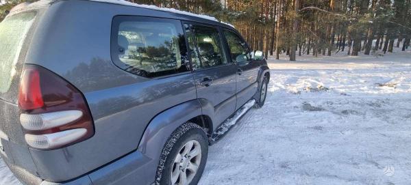 Grey Toyota Land Cruiser 2007 in Panevezys, with an engine capacity of 2.98 L and mileage of 396 thousand km for 10900 €, photo 4 on AUTOMOTO.COM.LV