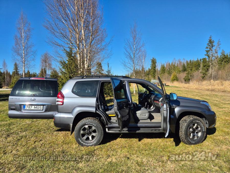 Grey Toyota Land Cruiser 2007 in Tallinn, with an engine capacity of 3.00 L and mileage of 195 thousand km for 17500 €, photo 1 on AUTOMOTO.COM.LV