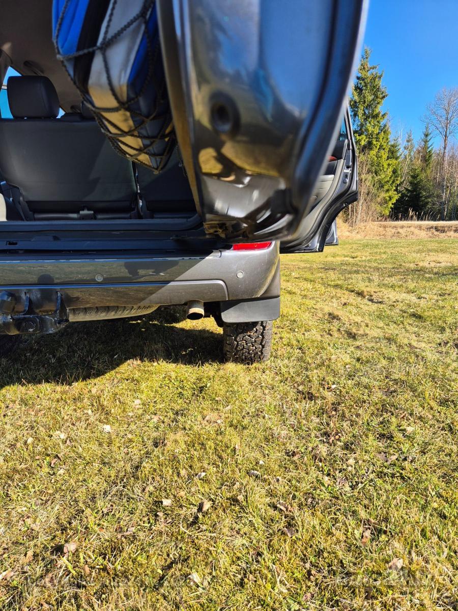 Grey Toyota Land Cruiser 2007 in Tallinn, with an engine capacity of 3.00 L and mileage of 195 thousand km for 17500 €, photo 14 on AUTOMOTO.COM.LV