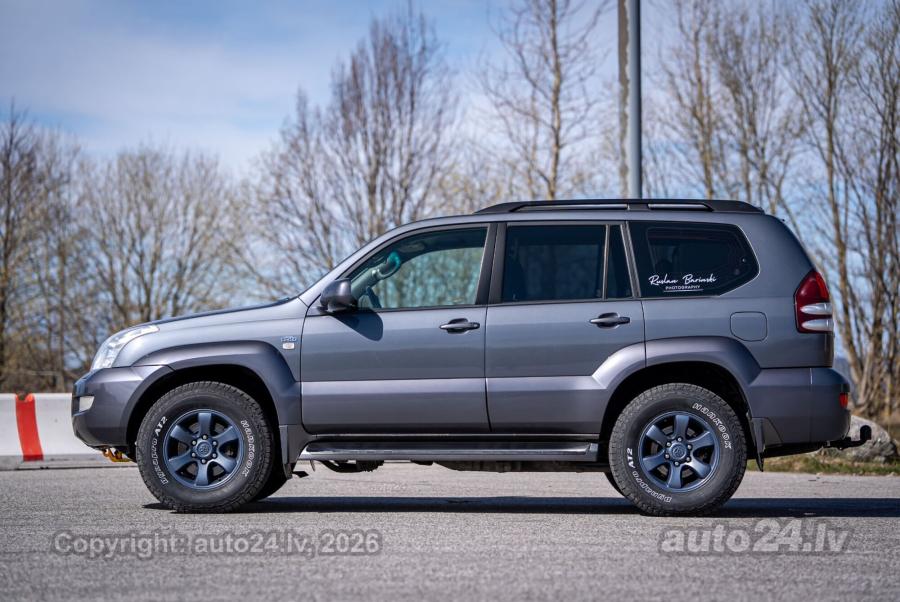 Grey Toyota Land Cruiser 2007 in Maardu, with an engine capacity of 3.00 L and mileage of 372 thousand km for 13000 €, photo 3 on AUTOMOTO.COM.LV