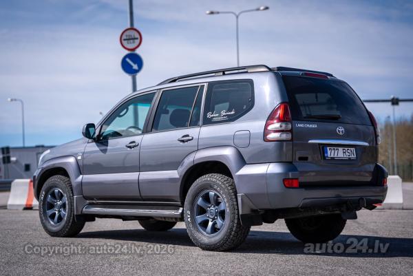 Grey Toyota Land Cruiser 2007 in Maardu, with an engine capacity of 3.00 L and mileage of 372 thousand km for 13000 €, photo 3 on AUTOMOTO.COM.LV