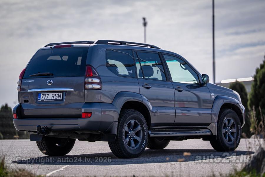 Grey Toyota Land Cruiser 2007 in Maardu, with an engine capacity of 3.00 L and mileage of 372 thousand km for 13000 €, photo 6 on AUTOMOTO.COM.LV