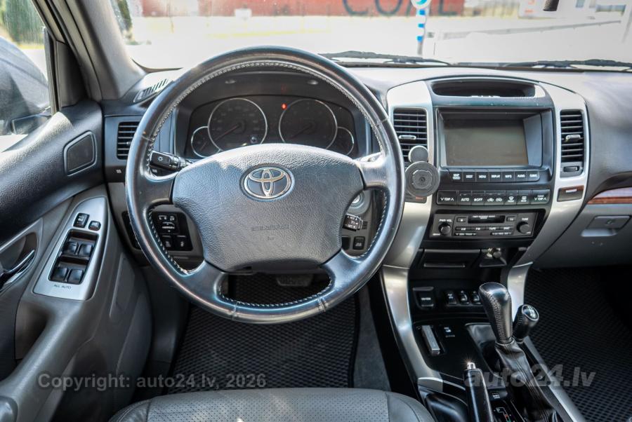 Grey Toyota Land Cruiser 2007 in Maardu, with an engine capacity of 3.00 L and mileage of 372 thousand km for 13000 €, photo 12 on AUTOMOTO.COM.LV