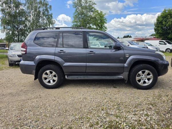 Pelēks Toyota Land Cruiser 2007 Rēzekne, ar dzinēja tilpumu 3.00 L un nobraukumu 0 tūkst. km par 5950 €, foto 2 vietnē AUTOMOTO.COM.LV