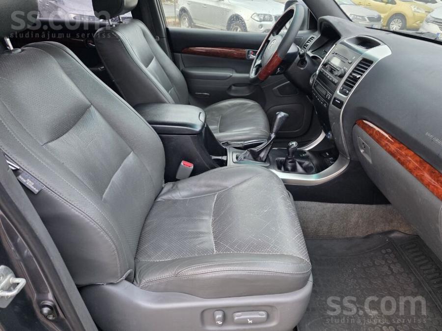 Pelēks Toyota Land Cruiser 2007 Rēzekne, ar dzinēja tilpumu 3.00 L un nobraukumu 0 tūkst. km par 5950 €, foto 10 vietnē AUTOMOTO.COM.LV