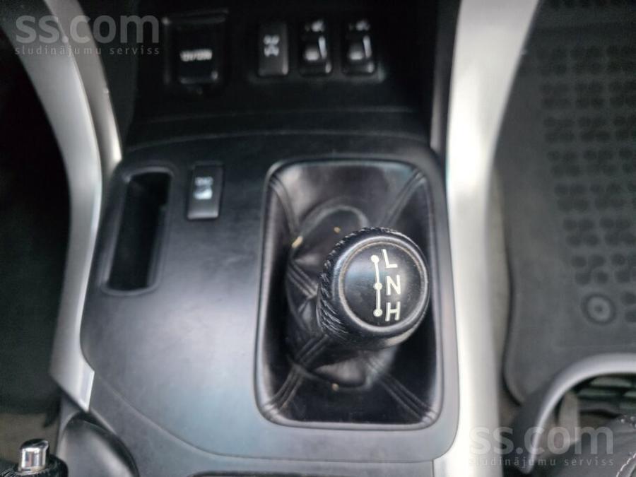 Pelēks Toyota Land Cruiser 2007 Rēzekne, ar dzinēja tilpumu 3.00 L un nobraukumu 0 tūkst. km par 5950 €, foto 16 vietnē AUTOMOTO.COM.LV