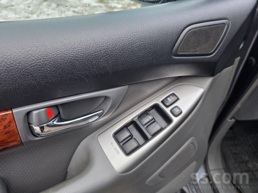 Pelēks Toyota Land Cruiser 2007 Rēzekne, ar dzinēja tilpumu 3.00 L un nobraukumu 0 tūkst. km par 5950 €, foto 19 vietnē AUTOMOTO.COM.LV