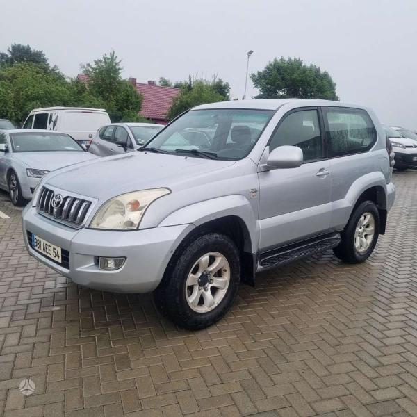 Grey Toyota Land Cruiser 2007 in Taurage, with an engine capacity of 3.00 L and mileage of 391 thousand km for 9950 €, photo 1 on AUTOMOTO.COM.LV