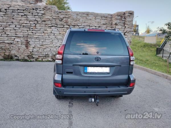 Grey Toyota Land Cruiser 2007 in Tallinn, with an engine capacity of 3.00 L and mileage of 399 thousand km for 9500 €, photo 4 on AUTOMOTO.COM.LV