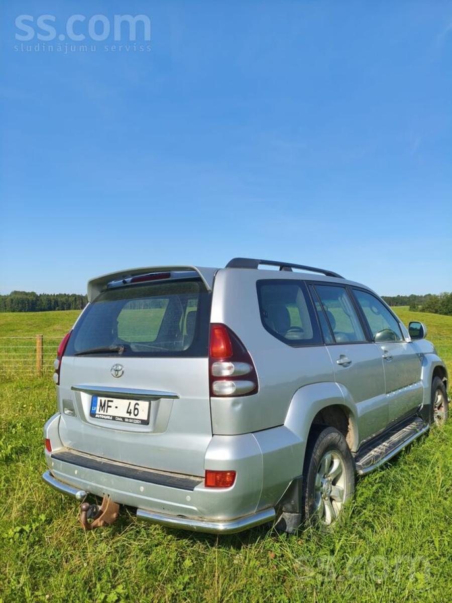 Pelēks Toyota Land Cruiser 2007 Cēsis, ar dzinēja tilpumu 3.00 L un nobraukumu 349 tūkst. km par 5500 €, foto 3 vietnē AUTOMOTO.COM.LV