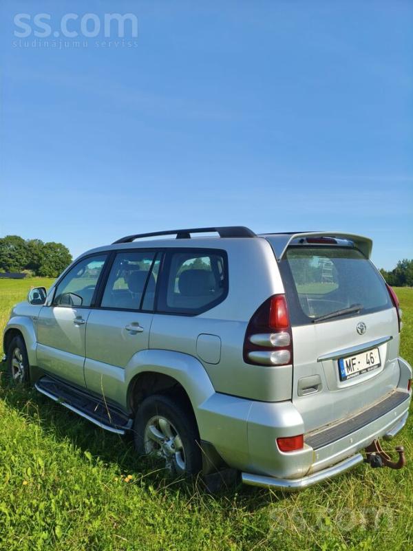 Pelēks Toyota Land Cruiser 2007 Cēsis, ar dzinēja tilpumu 3.00 L un nobraukumu 349 tūkst. km par 5500 €, foto 3 vietnē AUTOMOTO.COM.LV