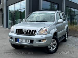 Pelēks Toyota Land Cruiser 2007 Tallina, ar dzinēja tilpumu 3.00 L un nobraukumu 286 tūkst. km par 9799 €, foto  vietnē AUTOMOTO.COM.LV