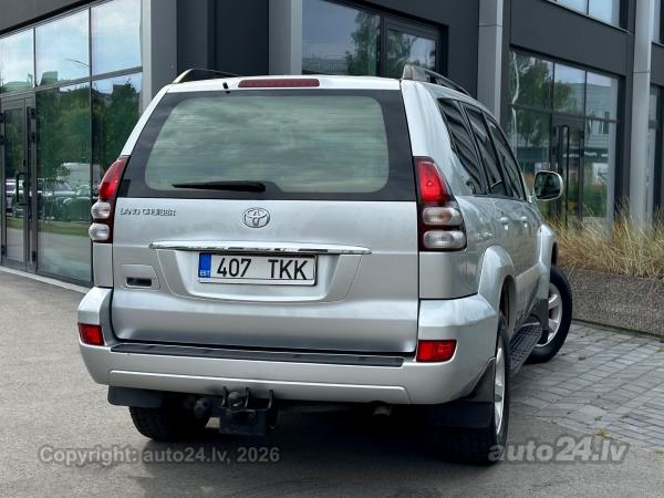 Pelēks Toyota Land Cruiser 2007 Tallina, ar dzinēja tilpumu 3.00 L un nobraukumu 286 tūkst. km par 9799 €, foto 7 vietnē AUTOMOTO.COM.LV