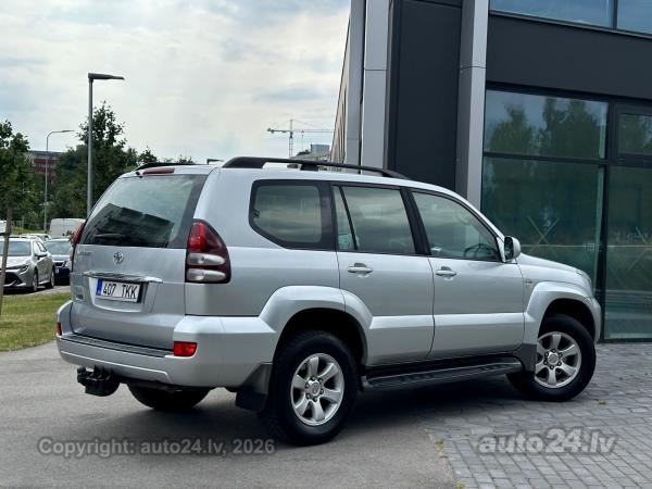 Pelēks Toyota Land Cruiser 2007 Tallina, ar dzinēja tilpumu 3.00 L un nobraukumu 286 tūkst. km par 9799 €, foto 8 vietnē AUTOMOTO.COM.LV