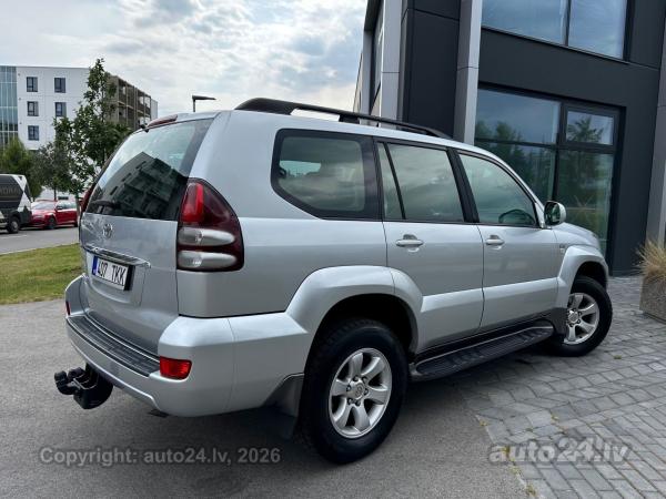 Pelēks Toyota Land Cruiser 2007 Tallina, ar dzinēja tilpumu 3.00 L un nobraukumu 286 tūkst. km par 9799 €, foto 9 vietnē AUTOMOTO.COM.LV