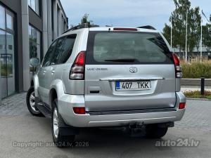 Pelēks Toyota Land Cruiser 2007 Tallina, ar dzinēja tilpumu 3.00 L un nobraukumu 286 tūkst. km par 9799 €, foto 11 vietnē AUTOMOTO.COM.LV