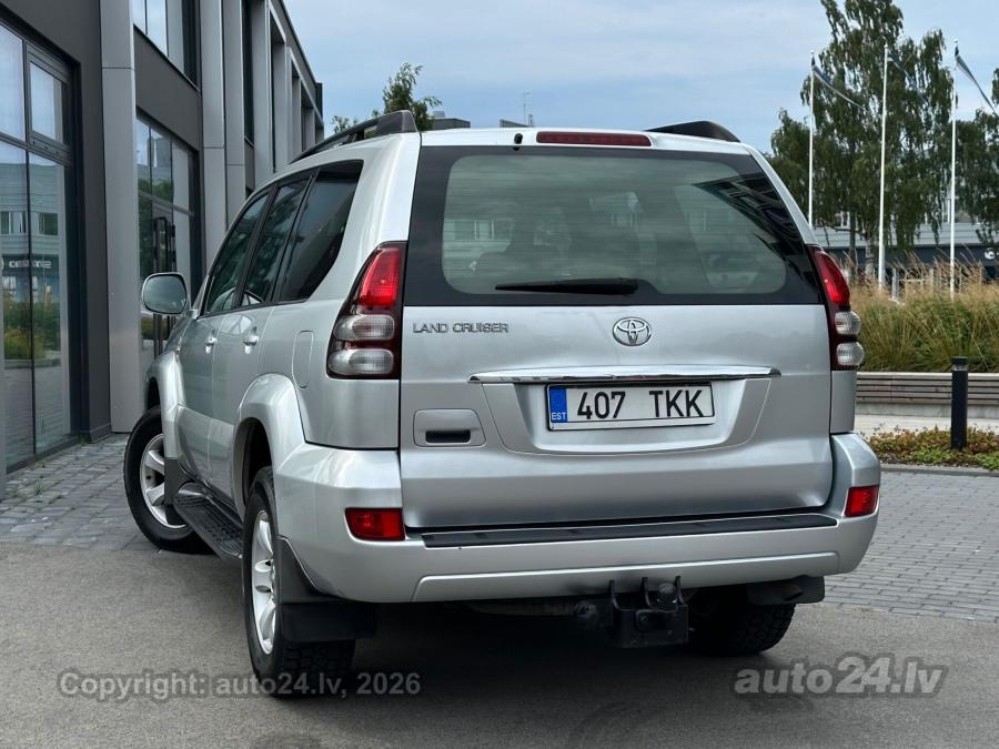 Pelēks Toyota Land Cruiser 2007 Tallina, ar dzinēja tilpumu 3.00 L un nobraukumu 286 tūkst. km par 9799 €, foto 11 vietnē AUTOMOTO.COM.LV