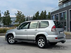 Pelēks Toyota Land Cruiser 2007 Tallina, ar dzinēja tilpumu 3.00 L un nobraukumu 286 tūkst. km par 9799 €, foto 12 vietnē AUTOMOTO.COM.LV