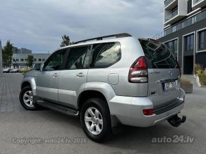 Pelēks Toyota Land Cruiser 2007 Tallina, ar dzinēja tilpumu 3.00 L un nobraukumu 286 tūkst. km par 9799 €, foto 13 vietnē AUTOMOTO.COM.LV