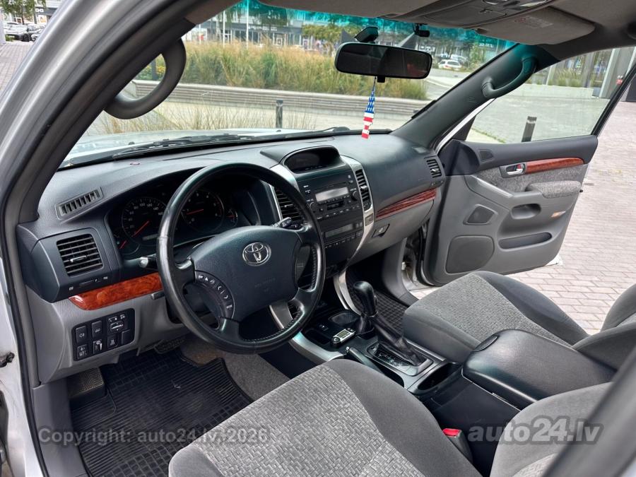 Pelēks Toyota Land Cruiser 2007 Tallina, ar dzinēja tilpumu 3.00 L un nobraukumu 286 tūkst. km par 9799 €, foto 15 vietnē AUTOMOTO.COM.LV