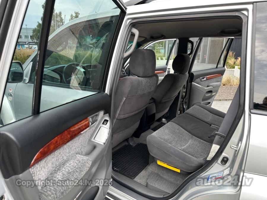 Pelēks Toyota Land Cruiser 2007 Tallina, ar dzinēja tilpumu 3.00 L un nobraukumu 286 tūkst. km par 9799 €, foto 16 vietnē AUTOMOTO.COM.LV
