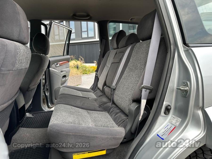 Pelēks Toyota Land Cruiser 2007 Tallina, ar dzinēja tilpumu 3.00 L un nobraukumu 286 tūkst. km par 9799 €, foto 17 vietnē AUTOMOTO.COM.LV