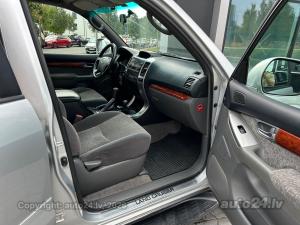 Pelēks Toyota Land Cruiser 2007 Tallina, ar dzinēja tilpumu 3.00 L un nobraukumu 286 tūkst. km par 9799 €, foto 19 vietnē AUTOMOTO.COM.LV