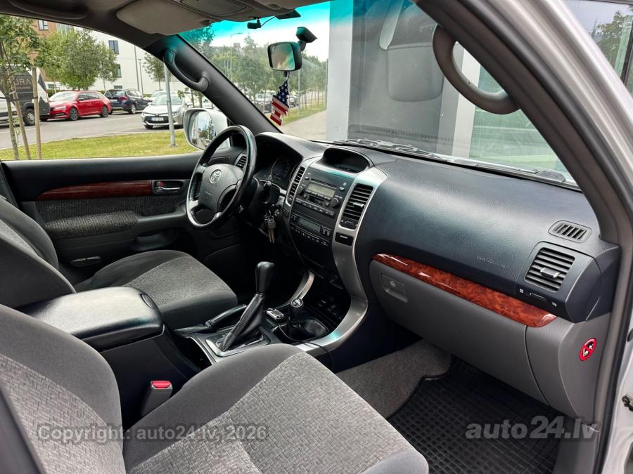 Pelēks Toyota Land Cruiser 2007 Tallina, ar dzinēja tilpumu 3.00 L un nobraukumu 286 tūkst. km par 9799 €, foto 20 vietnē AUTOMOTO.COM.LV