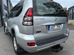 Pelēks Toyota Land Cruiser 2007 Tallina, ar dzinēja tilpumu 3.00 L un nobraukumu 286 tūkst. km par 9799 €, foto 22 vietnē AUTOMOTO.COM.LV