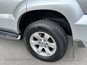 Pelēks Toyota Land Cruiser 2007 Tallina, ar dzinēja tilpumu 3.00 L un nobraukumu 286 tūkst. km par 9799 €, foto 23 vietnē AUTOMOTO.COM.LV