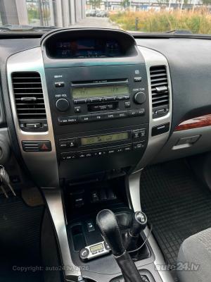 Pelēks Toyota Land Cruiser 2007 Tallina, ar dzinēja tilpumu 3.00 L un nobraukumu 286 tūkst. km par 9799 €, foto 26 vietnē AUTOMOTO.COM.LV