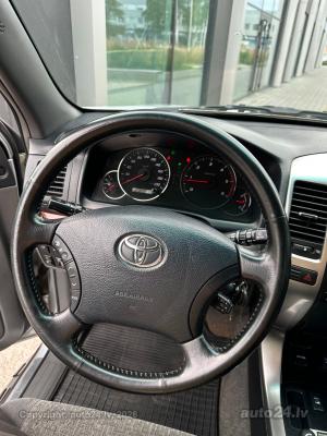 Pelēks Toyota Land Cruiser 2007 Tallina, ar dzinēja tilpumu 3.00 L un nobraukumu 286 tūkst. km par 9799 €, foto 27 vietnē AUTOMOTO.COM.LV